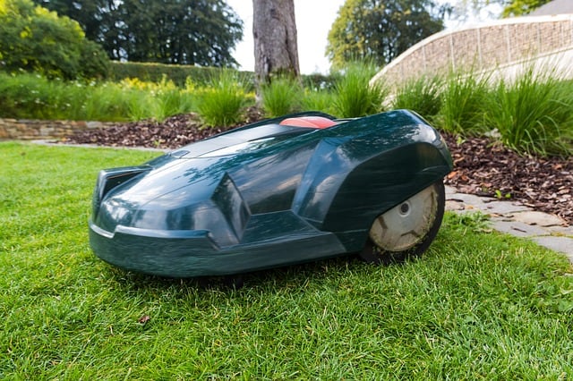 Robomow RS630 vs Husqvarna Automower 220 AC - All Home Robotics